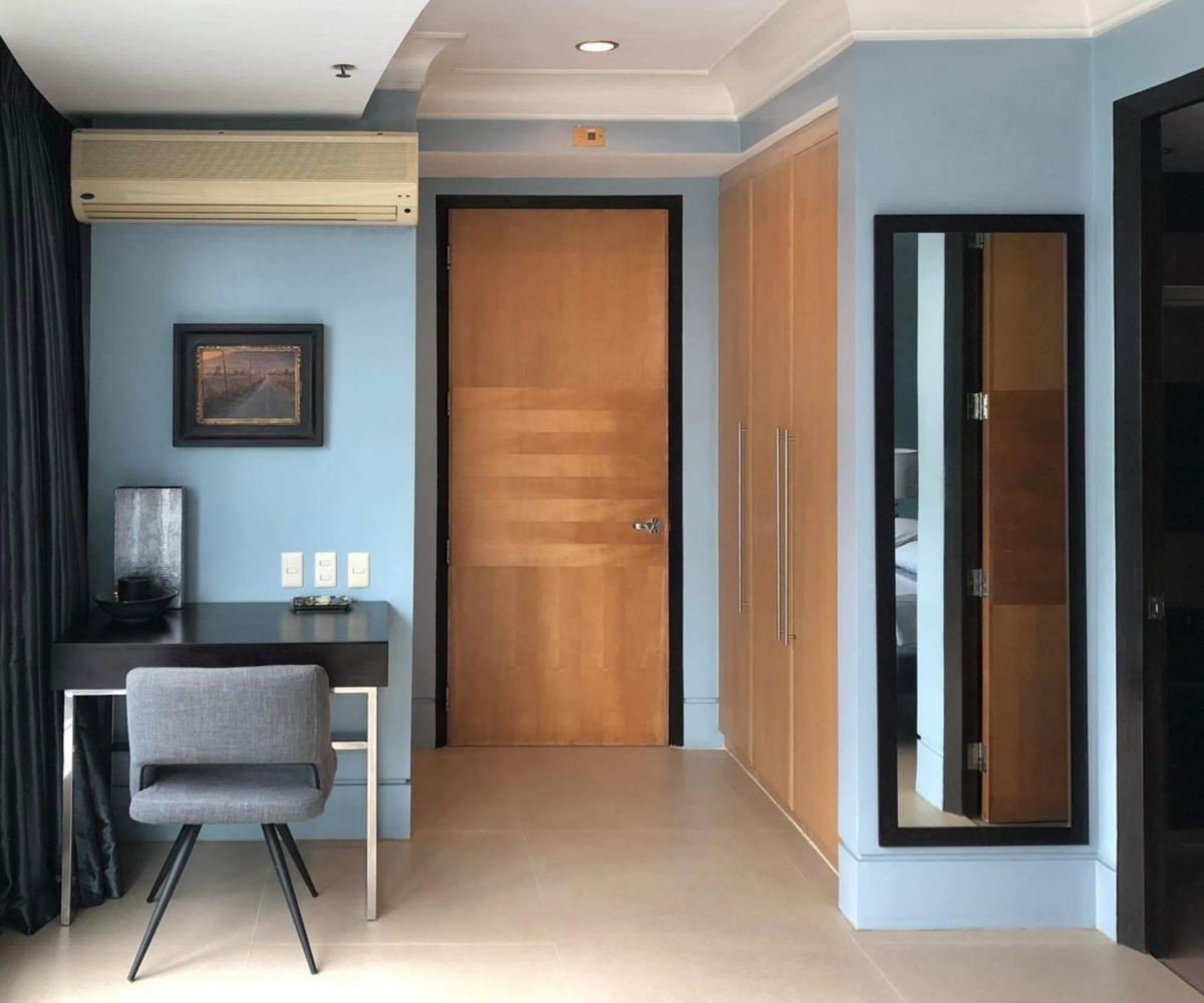 One McKinley Place, 3 bedroom, fully furnished with 2 parking spaces ...