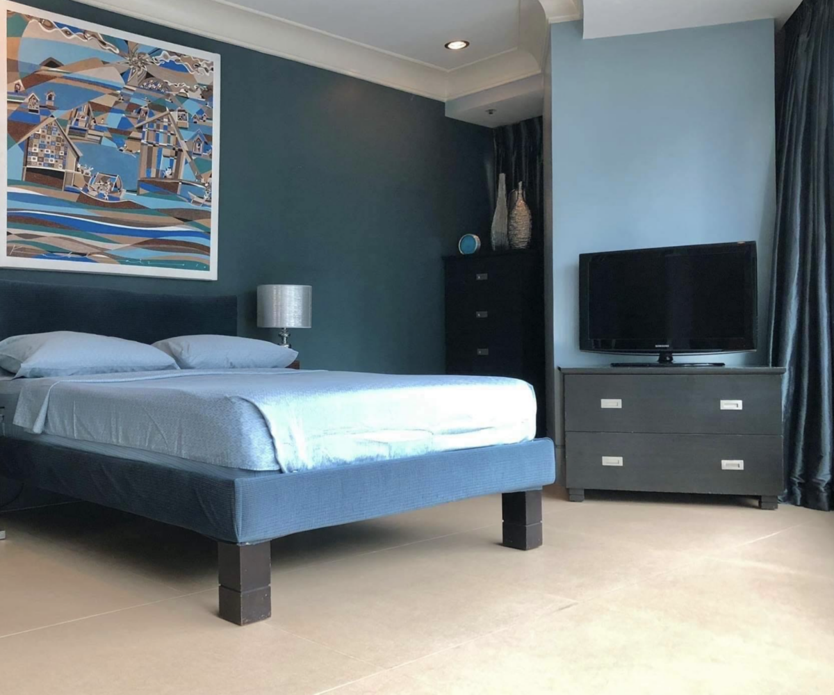 One McKinley Place, 3 bedroom, fully furnished with 2 parking spaces ...