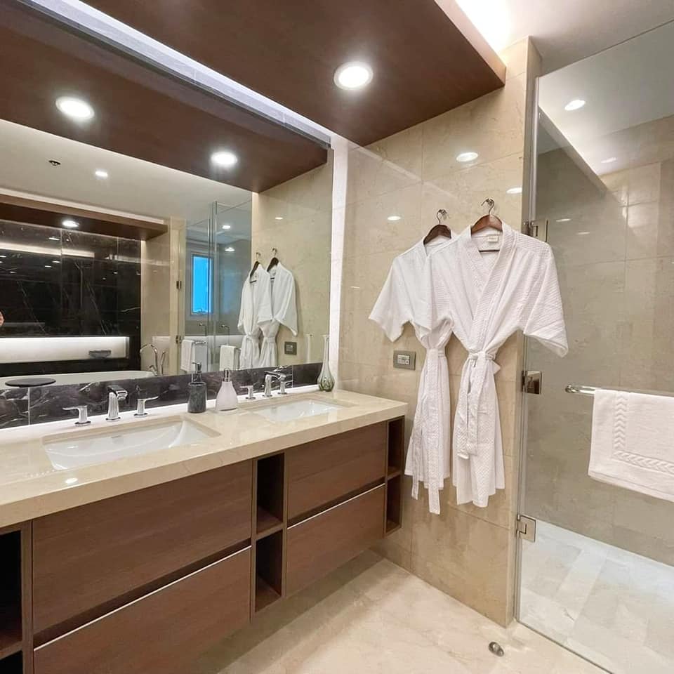 3 bedroom in Two Roxas Triangle, Paseo de Roxas, Makati Condo Featured ...