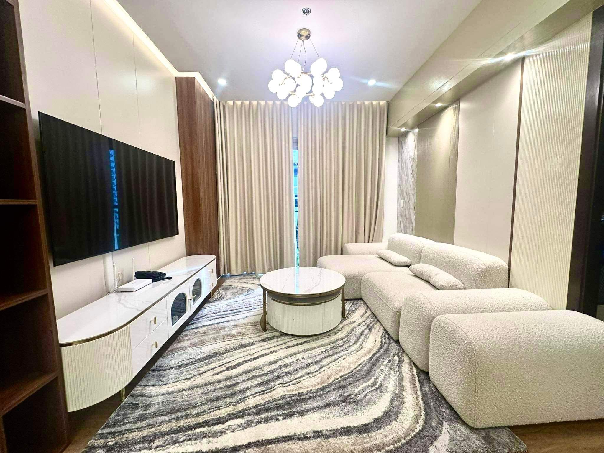 Tastefully Designed 1 bedroom Unit, Lower Penthouse at Verve Residences ...